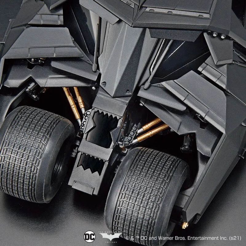 Batmobile Batman Begins Ver 1/35 - DC Comics - Model Kit - Bandai